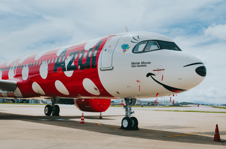 Azul apresenta quarta aeronave temática em parceria com a Disney ...