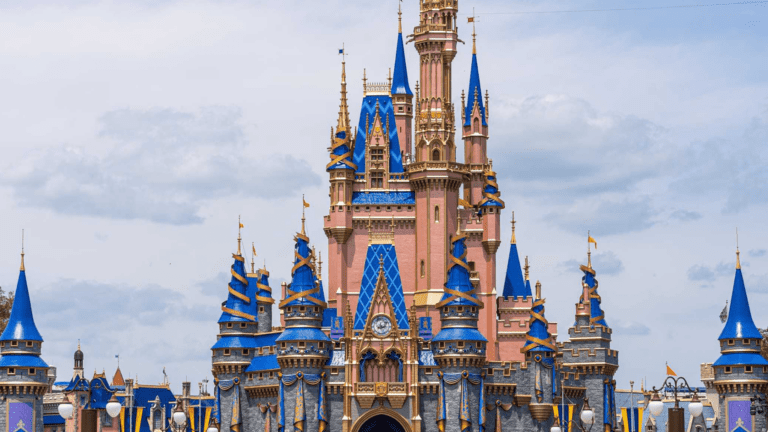 Onde fica a Disney? Conheça os parques mágicos ao redor do mundo ...